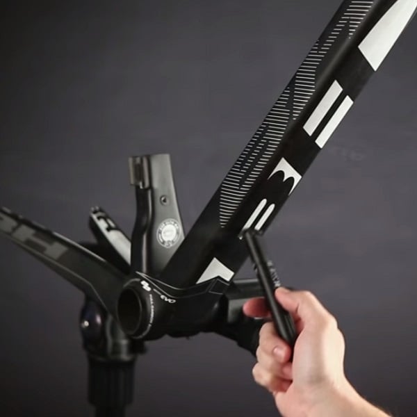 Pro Internal Routing tool（プロ インターナル ルーティングツール）W/Oライト ケーブル内蔵フレーム用工具